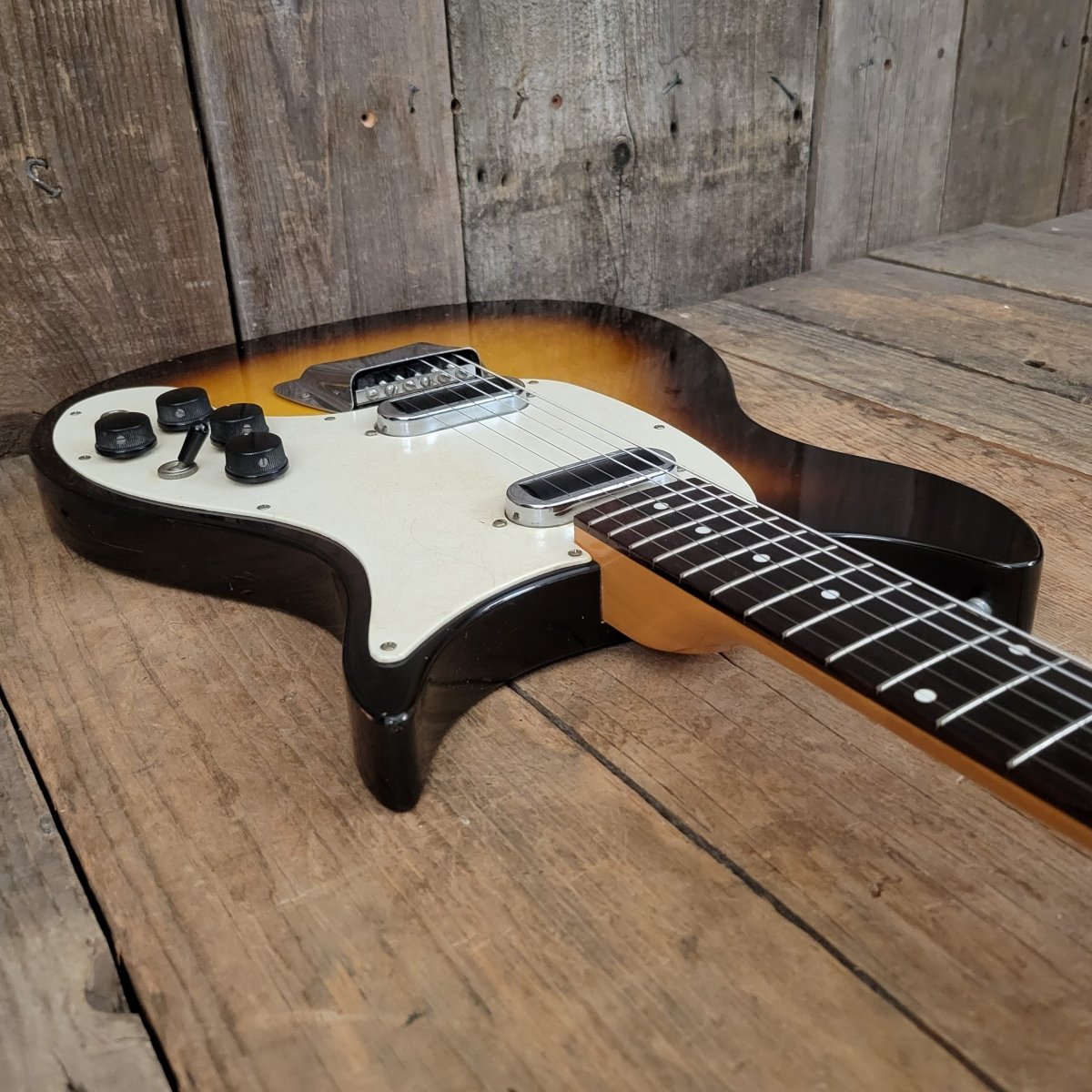 SOLD - Magnatone Mark VIII 1960 Sunburst Paul Barth – Mahar's Vintage ...