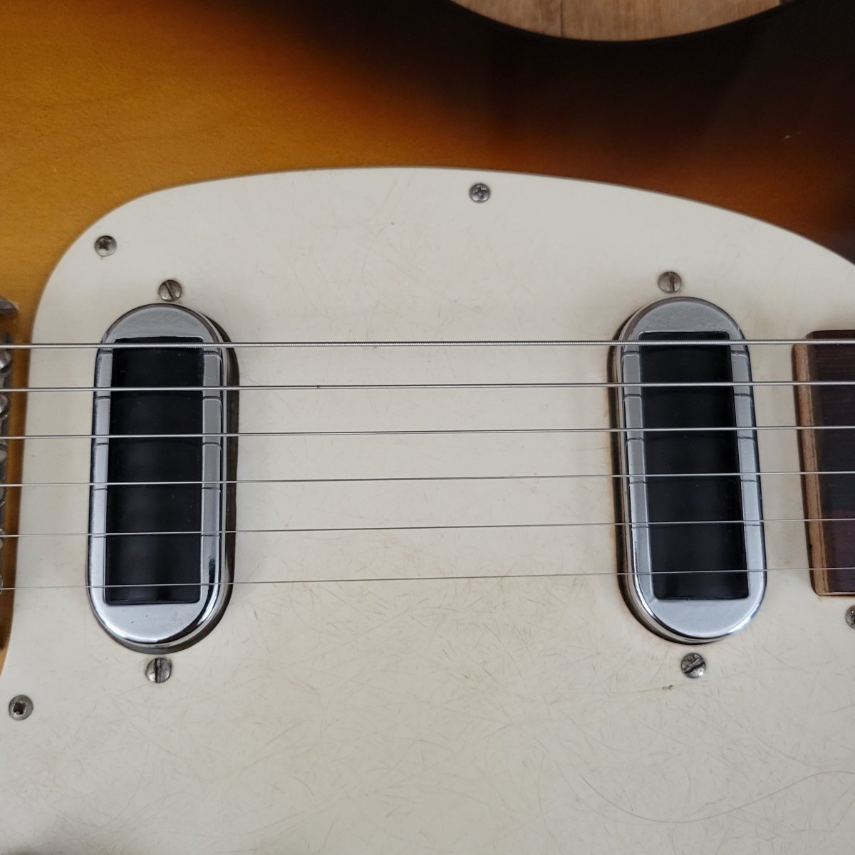SOLD - Magnatone Mark VIII 1960 Sunburst Paul Barth – Mahar's Vintage ...