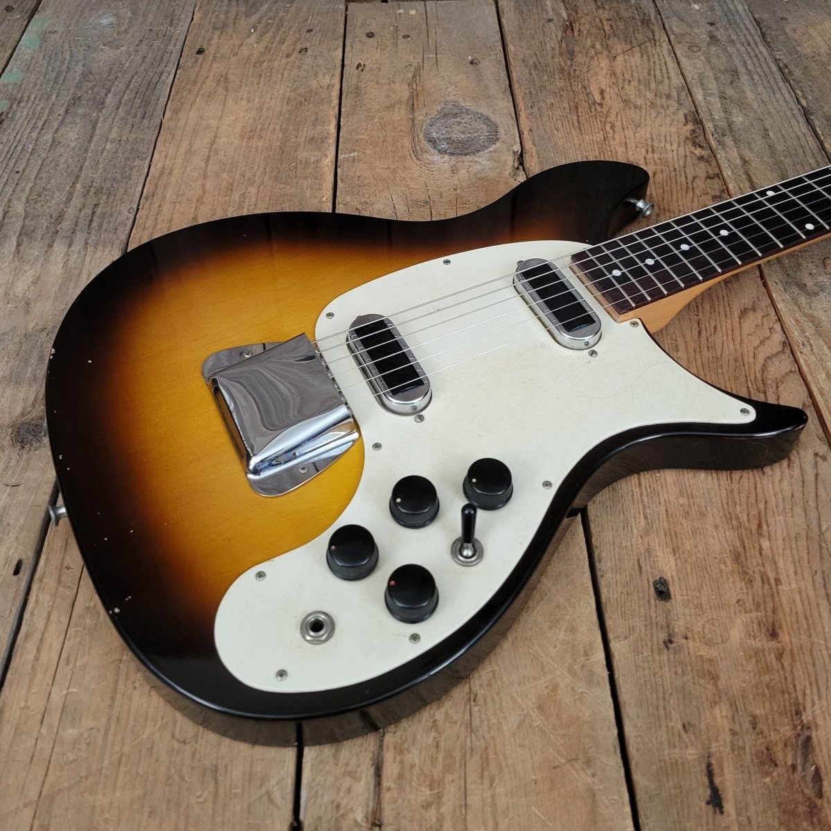 SOLD - Magnatone Mark VIII 1960 Sunburst Paul Barth – Mahar's Vintage ...